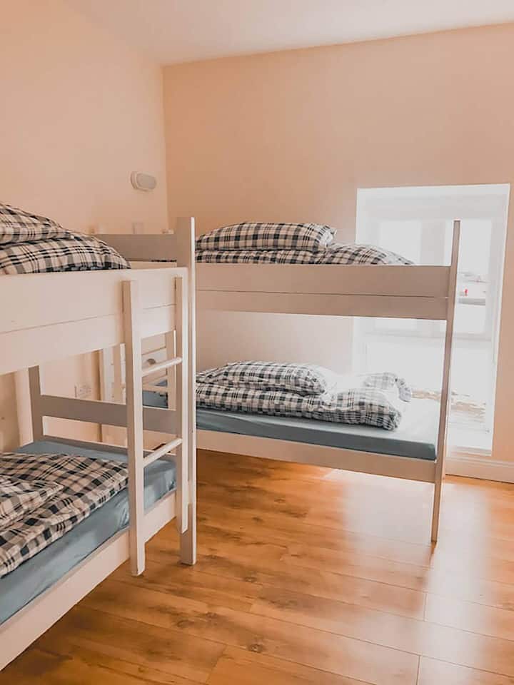 4-bed Dorm Room At Kilronan Hostel - Clare County