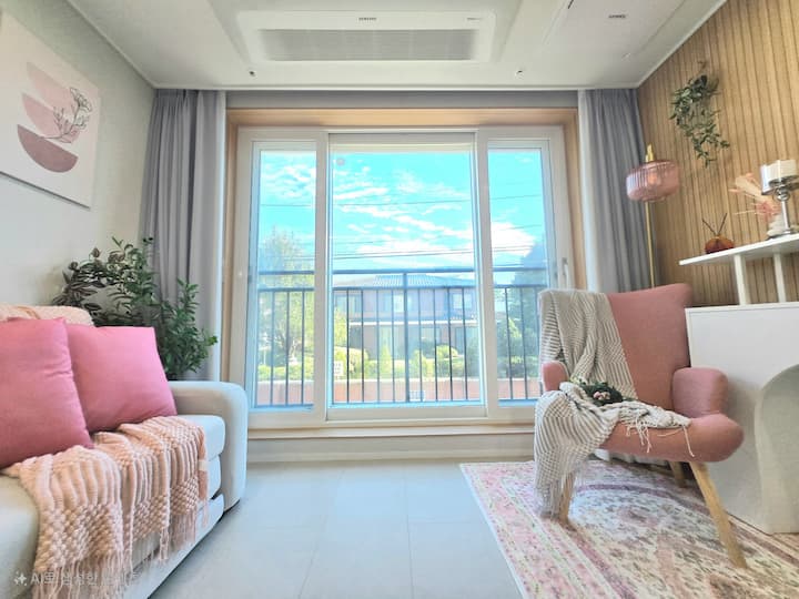 홍대역5분 | 엘리베이터 | 12시늦은체크아웃 | 무료짐보관•주차ㅣ최대6인 - Seúl