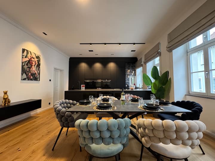 Namastéhomes: Luxus-apartment - Whirlpool - Garage - Bad Windsheim