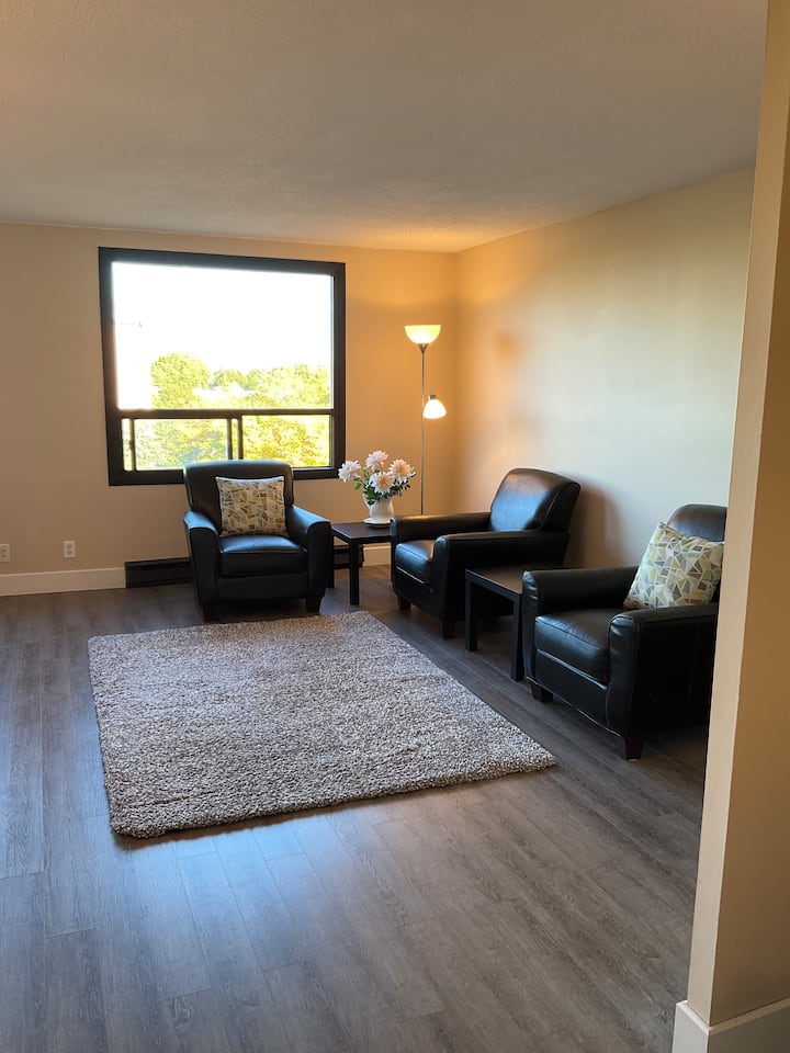 Amazing 2-bedroom Condo! Unbeatable Location! - カナダ キッチナー