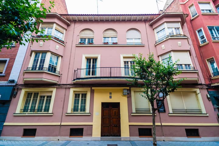 "Carmen 6" By Aroom Vut Le 920 - León, Espagne