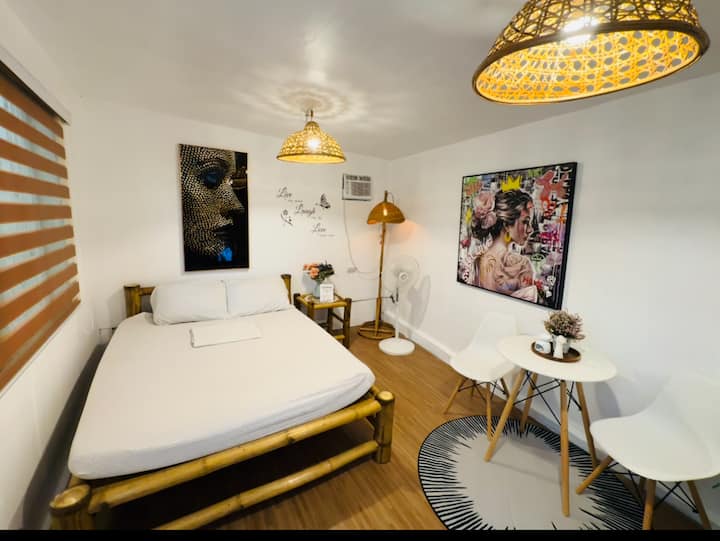 Drew Is An Overlooking Cabin - Baras