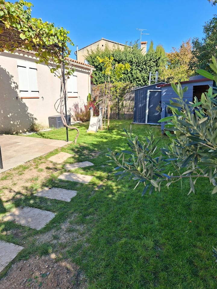 Maison Familiale De Plain-pied. - Pélissanne