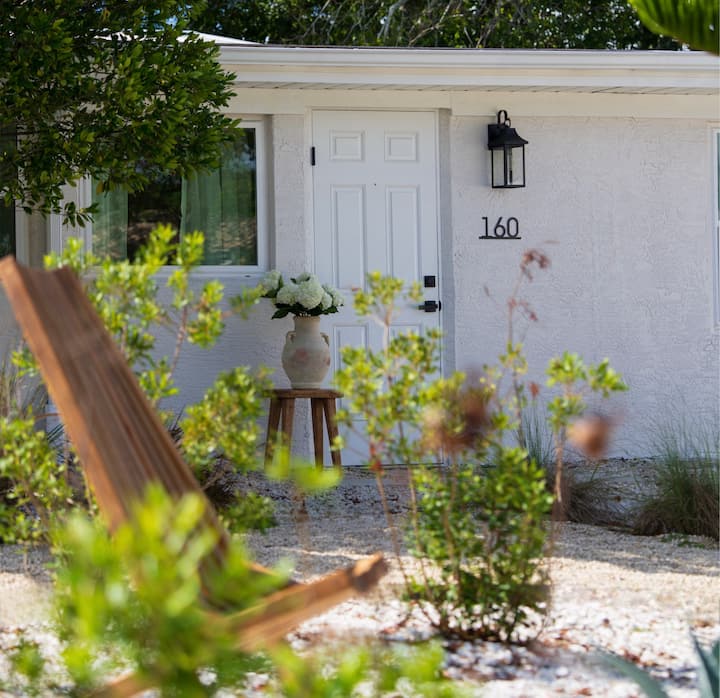 Coastal Beach Bungalow - Ormond Beach, FL