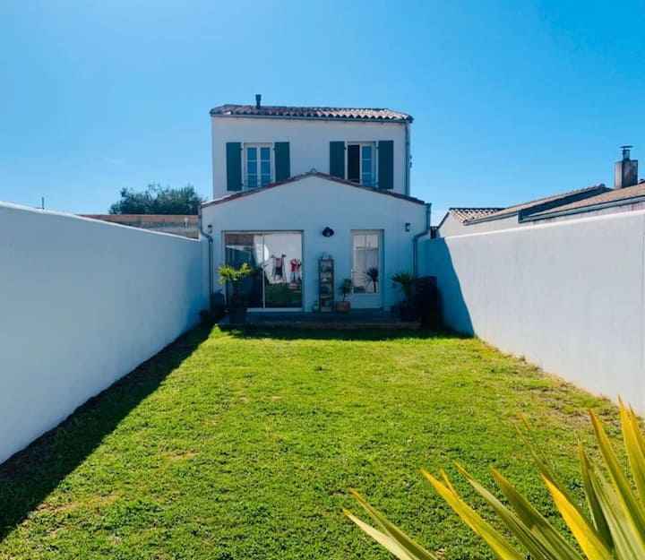 Chez Constance: Maison Familiale 2 Chambres,jardin - La Flotte