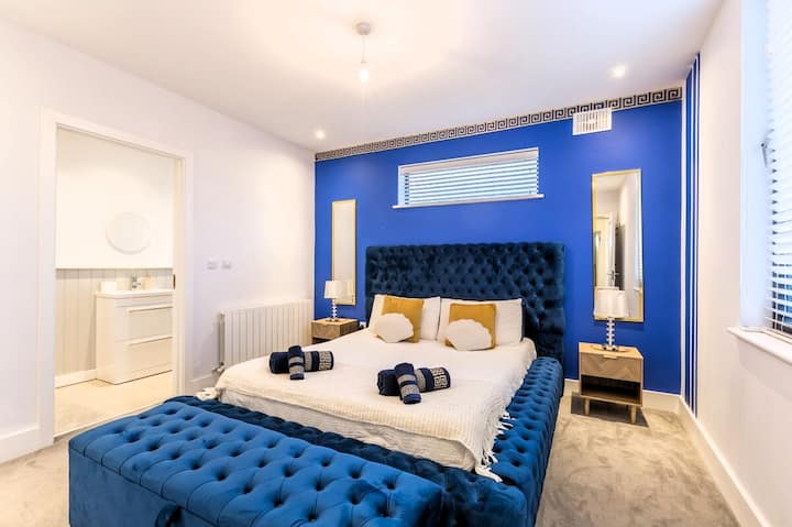 The Serenity Villa Dublin | Luxe Hot Tub Retreat - Dublin