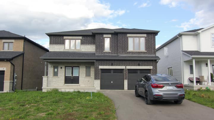 Luxury 5br Retreat | 6 Beds | Simcoe Stay - Simcoe