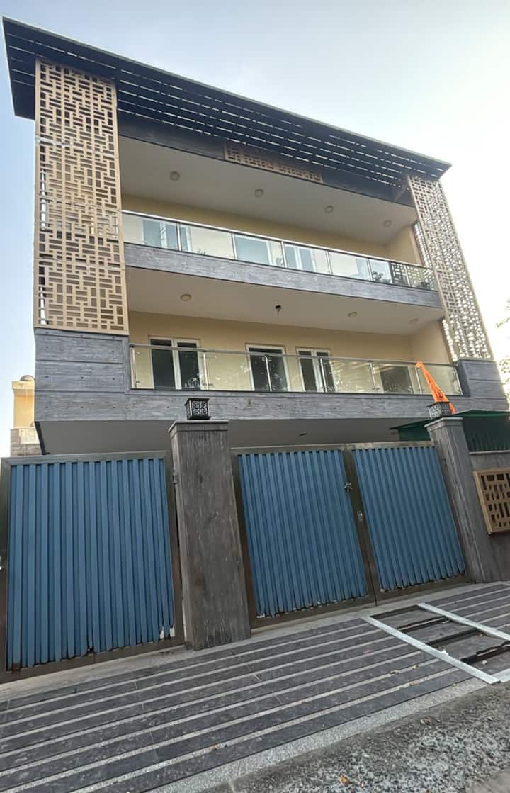 Chansal Sky Grace -Sec-48/noida/ncr - ノイダ