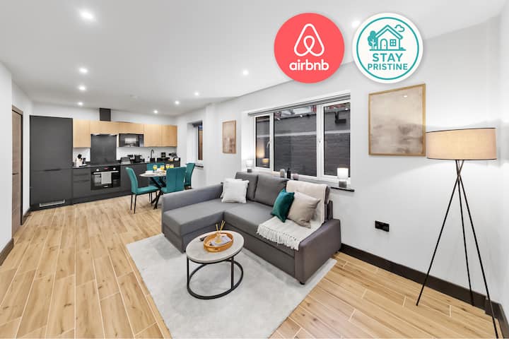 Modern & Luxury 1br Flat W/ Patio Sleeps 4 - London