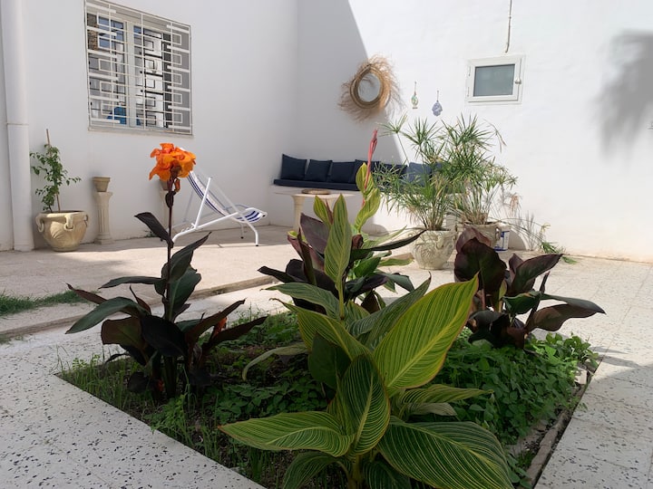 Petite Maison Typique à 2 Pas De La Mer - Susa