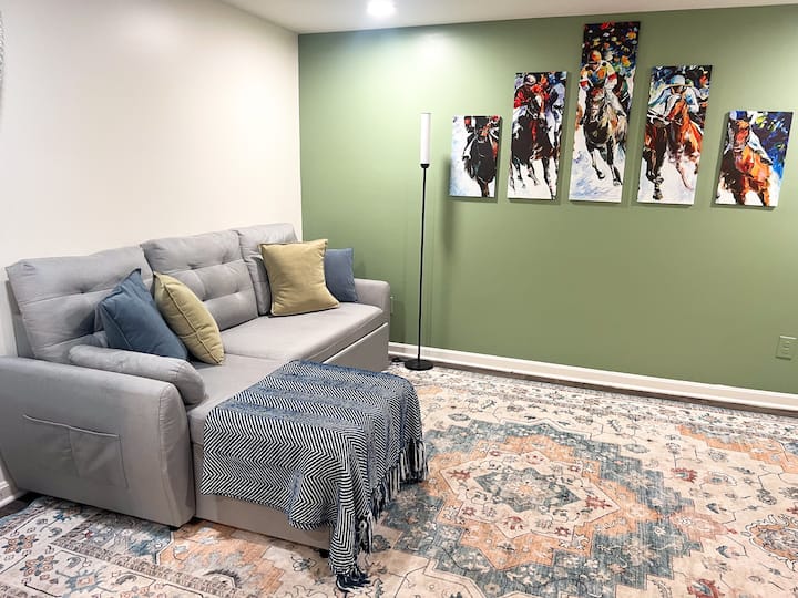 Oak Street Derby Suite: Near Downtown, Germantown - Louisville, KY