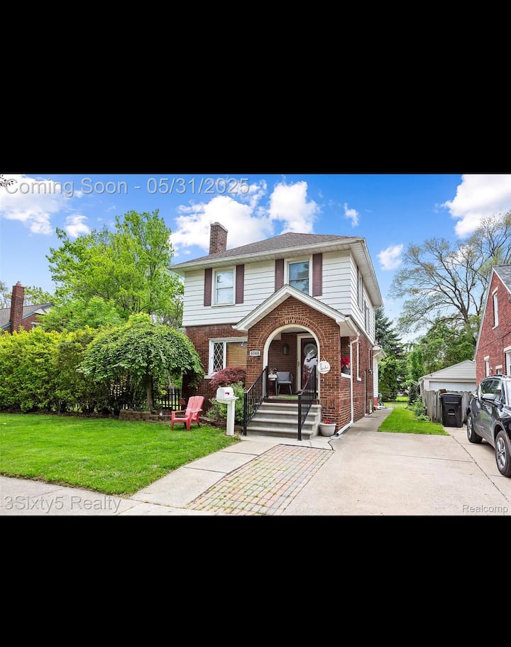 Historic Charm, Modern Access - Dearborn, MI