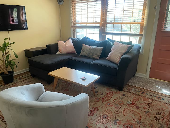 The Pool House, A Perfect Spot To Land In Ithaca - Ithaca, NY