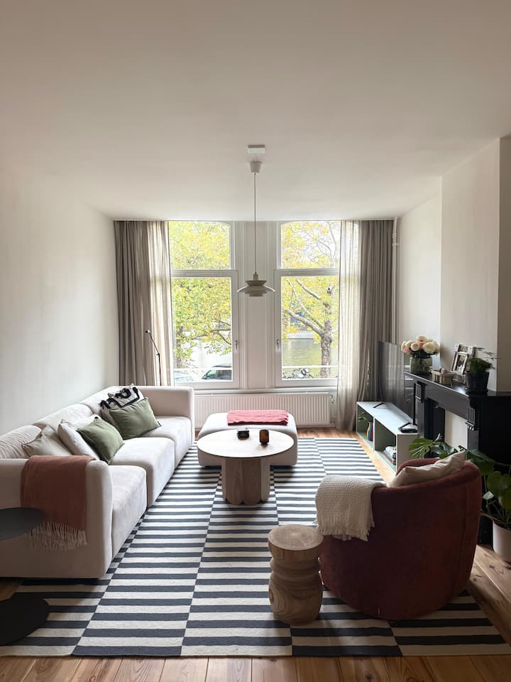 Stylish 2-bed Canal View Apartment In Amsterdam - Amsterdam