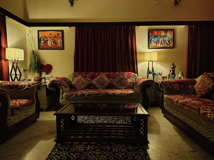 Aburaj Villa Ideal For Families & Groups - Abu