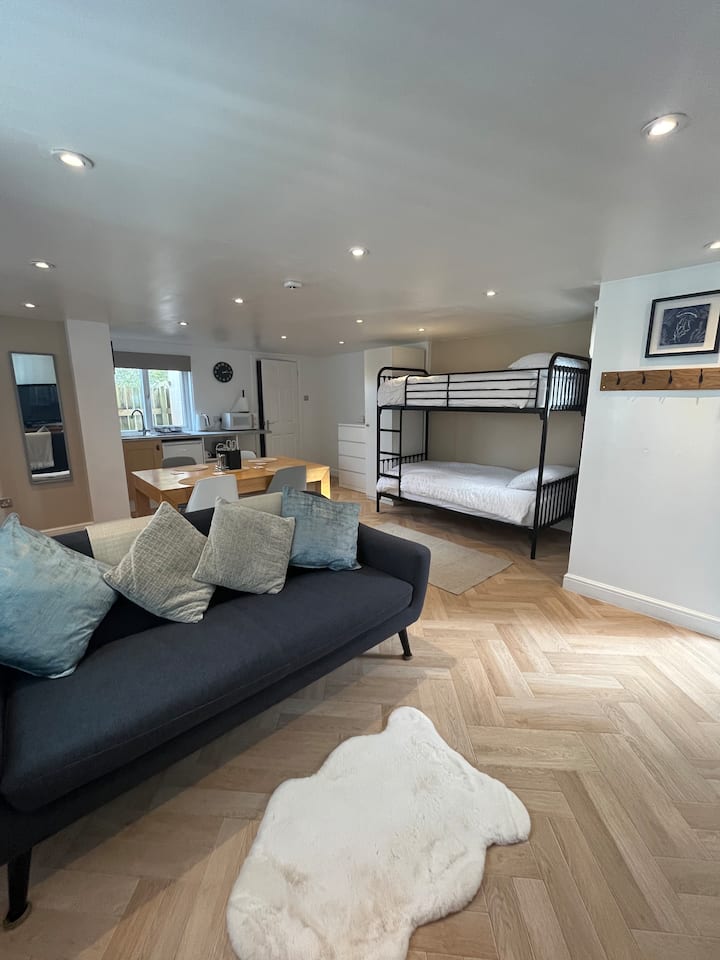 Bright & Comfy Garden Annexe - Falmouth, Cornwall - St Mawes