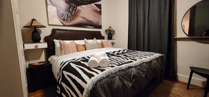 Timeless Elegance, Sleeps 4, Park 2 Cars, Oldtown - Alexandria, VA