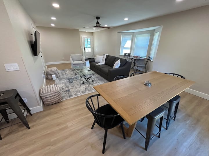 Cozy Modern Retreat In Bentonville - Bentonville, AR