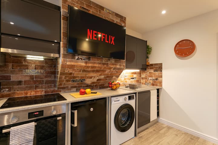 Free Parking | Big Discounts | Business | Wifi - Reading