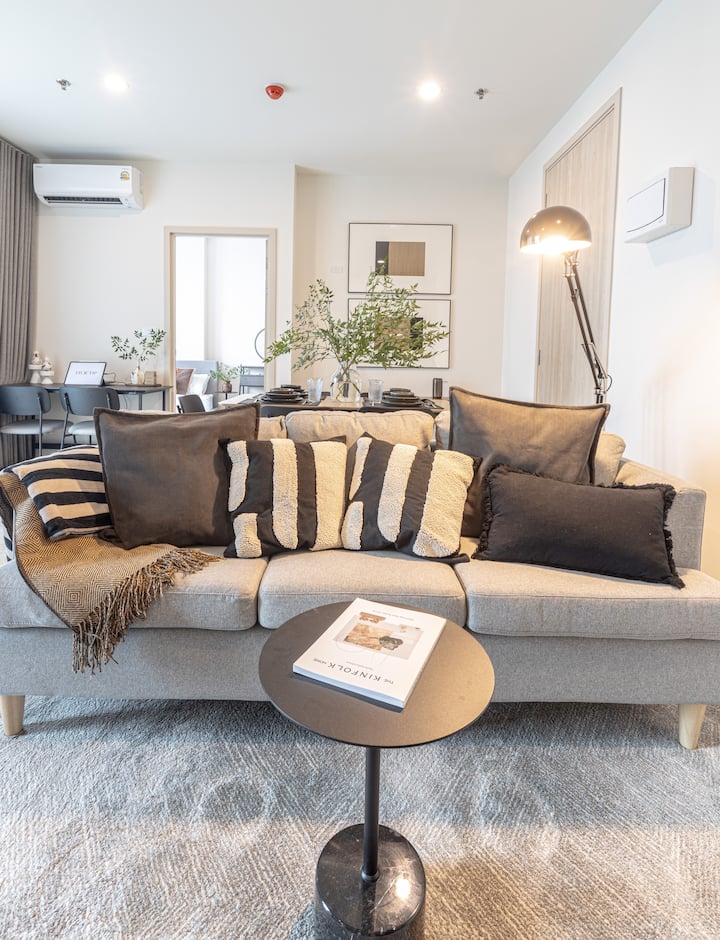 Condo Near Mrt – 2 Bedrooms, 2 Bathrooms, Pools - Bangkok