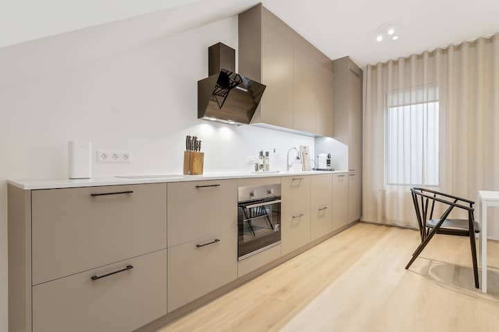 Modern 2br/2bth • Mid Central • - Reykjavík
