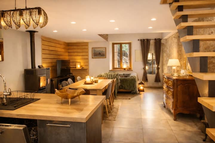 Gîte De Charme à Château-chalon – Jardin Privé - Lons-le-Saunier