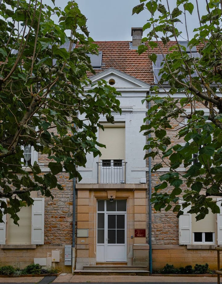 Séjour Dans Un Hôtel Privé – Entre Les Deux Roches - Mâcon