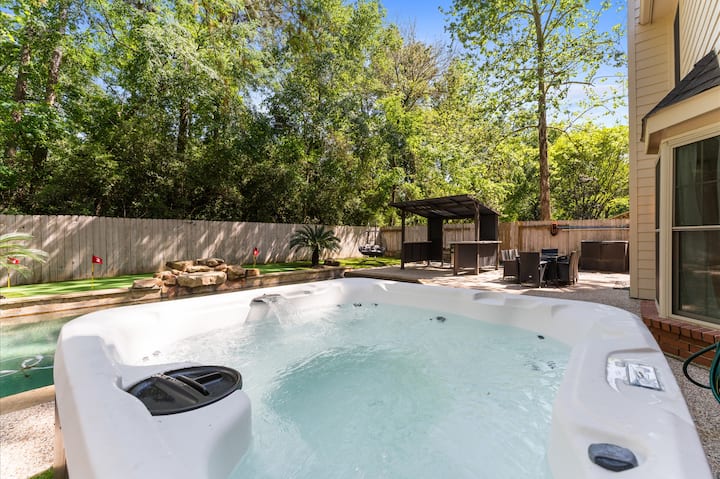5-star Vacation Home | Pool, Bbq, Golf & Games - The Woodlands