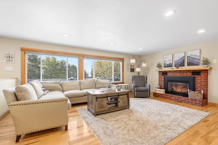 Private 4br Home W/game Room/bar - Gilford, NH