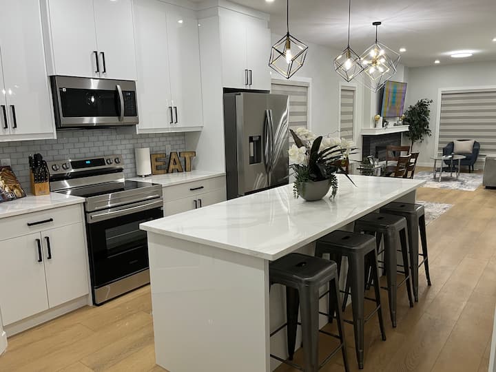 The Elara - Exquisite & Stylish Family Style Home - Saskatoon