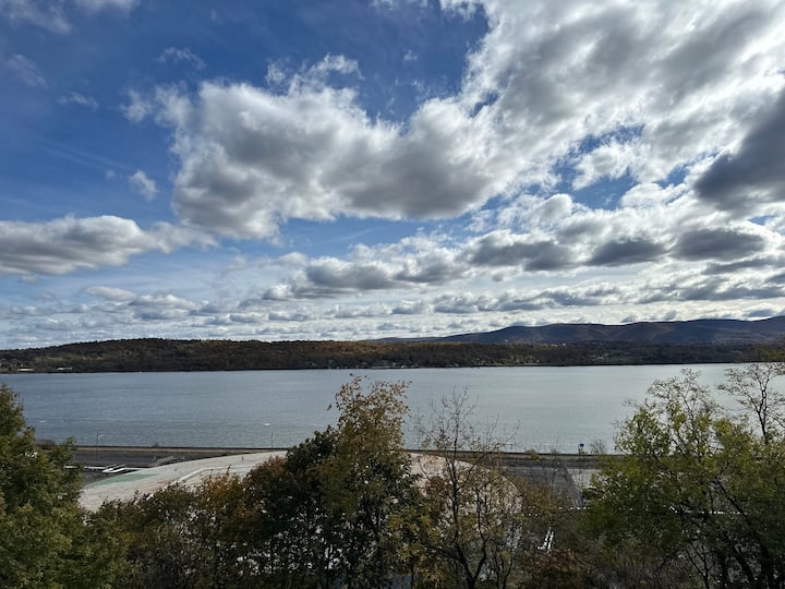 Hudson Valley Top Getaway With A River View B - Newburgh, NY