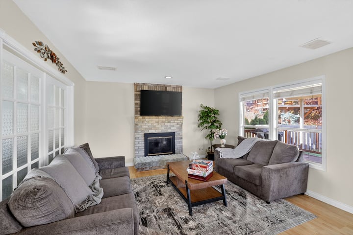 Entire Place, 4 Br Family Friendly Comfort - Hillsboro, OR