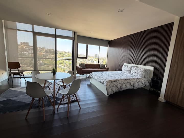 Cacho Heights | Balcón Privado & Alberca/parking - Tijuana