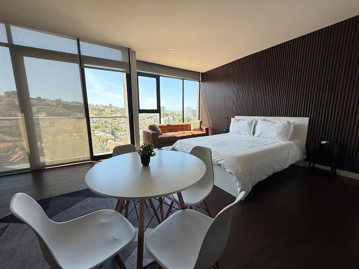 Cacho Heights | Balcón Privado & Alberca/parking. - Tijuana