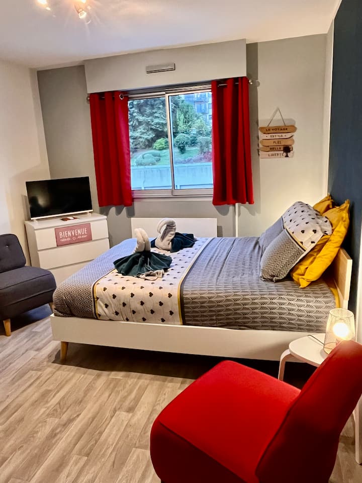 Studio Calme Et Confortable Avec Place De Parking - Châtel-Guyon