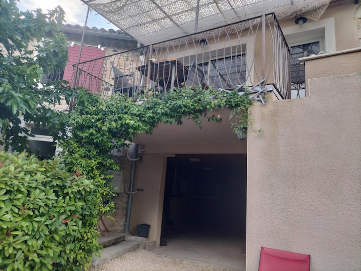 Maison Entière Court Et Moyen Séjour. - Viviers