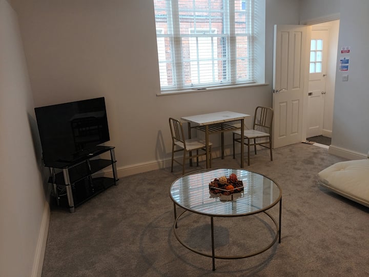 Stylish 1-bed Flat W/ Parking | Walk To Waterfront - Ipswich, UK