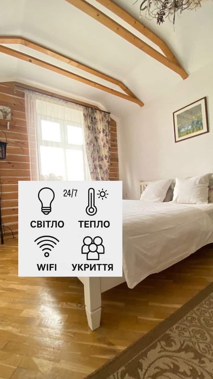 Центр з видом на Ратушу - Lviv