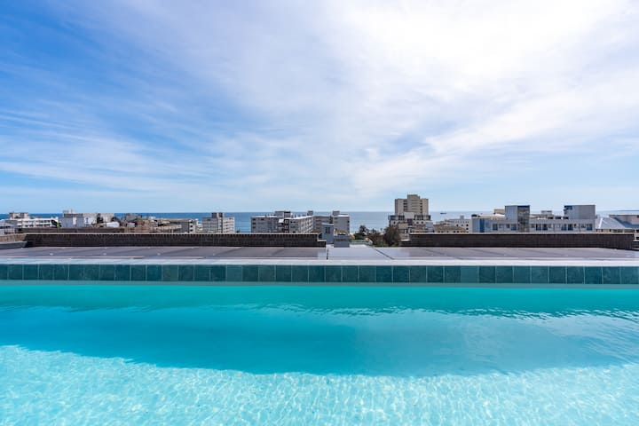 Stylish Sea Point Apartment In Iconic Three43onb - Cape Town