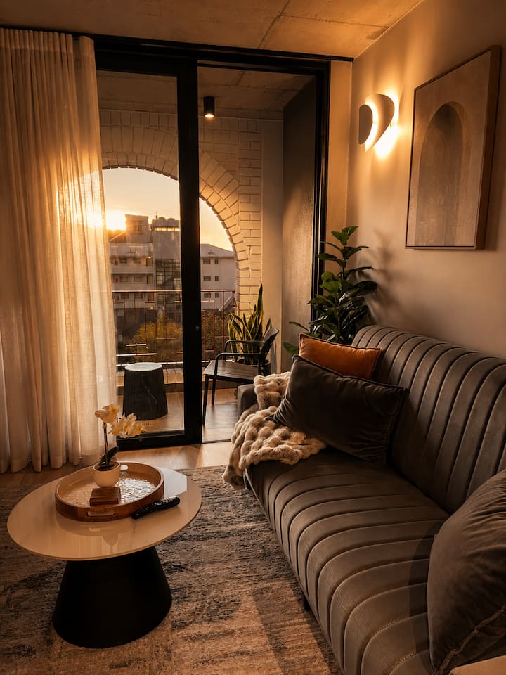 Sea Point Escape| Rooftop Pool, Views & Parking - Camps Bay