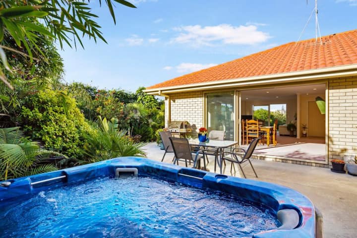 Private Coastal Sanctuary - 100m From Beach. - Edgecumbe