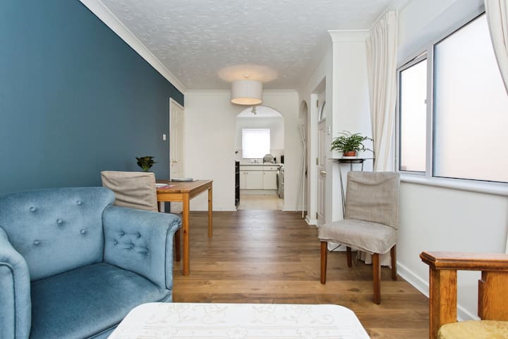 A Quiet Bright Two-bedroom Flat Near The River Cam - Cambridge