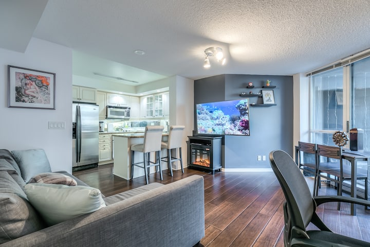 Downtown 1br Condo W/ Balcony & Gym Access - Toronto