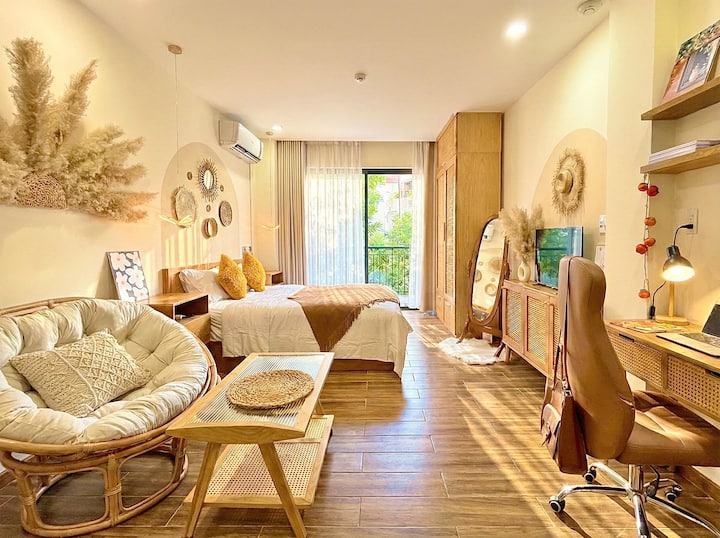 [Pool & Gym] Beachside Spacious Studio 5 •20%promo - Da Nang