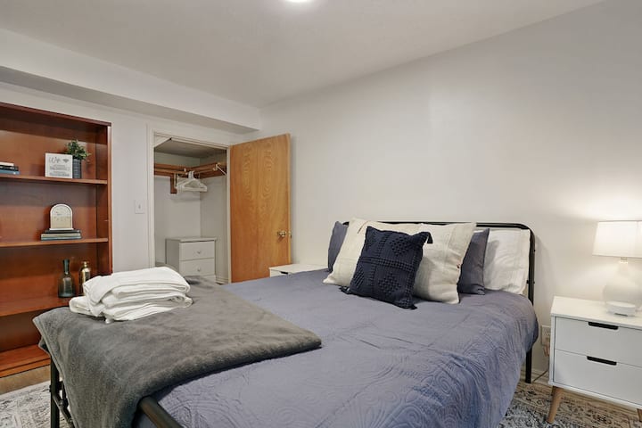 Private 2 Bedroom Suite Next To Weber State! - Ogden, UT