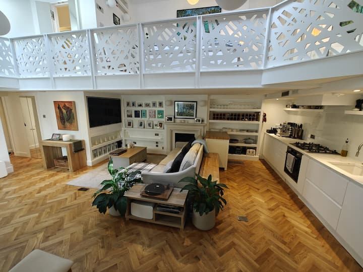 Amazing 2-bed, 2-bath, Chelsea Home With Courtyard - Chelsea