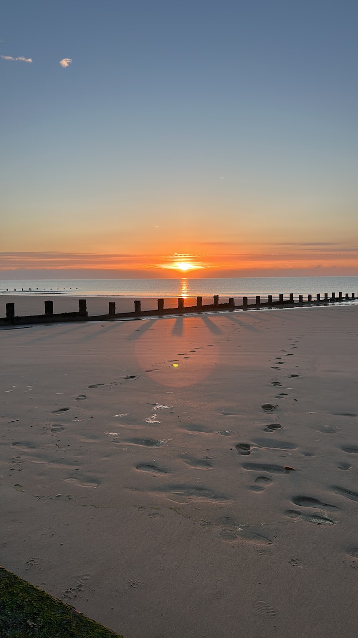 Enjoy A Screen Free Break 200 Yards From The Beach - St Mary's Bay