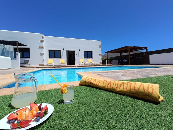 Villa La Hoya: Private Pool And Sunsets - Lanzarote