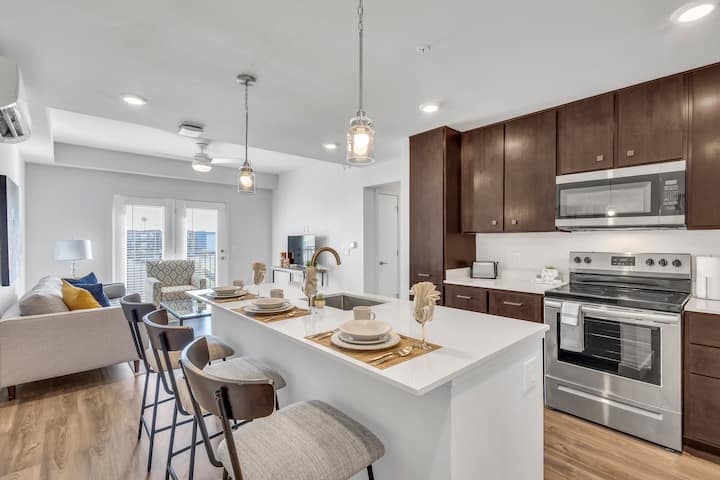 Modern 2br W/ Pool + Gym * Min To St. David’s Hosp - Texas