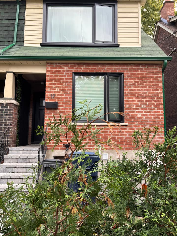 2 Bedroom 1.5 Bathroom In Toronto East - Toronto, ON